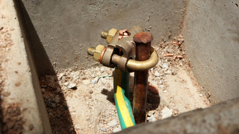 Komponen-komponen Utama dalam Sistem Kelistrikan Pada Bangunan Gedung | PT. Radius Allkindo Electric